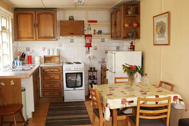 lakeside-kitchen | Darrynane Cottages
